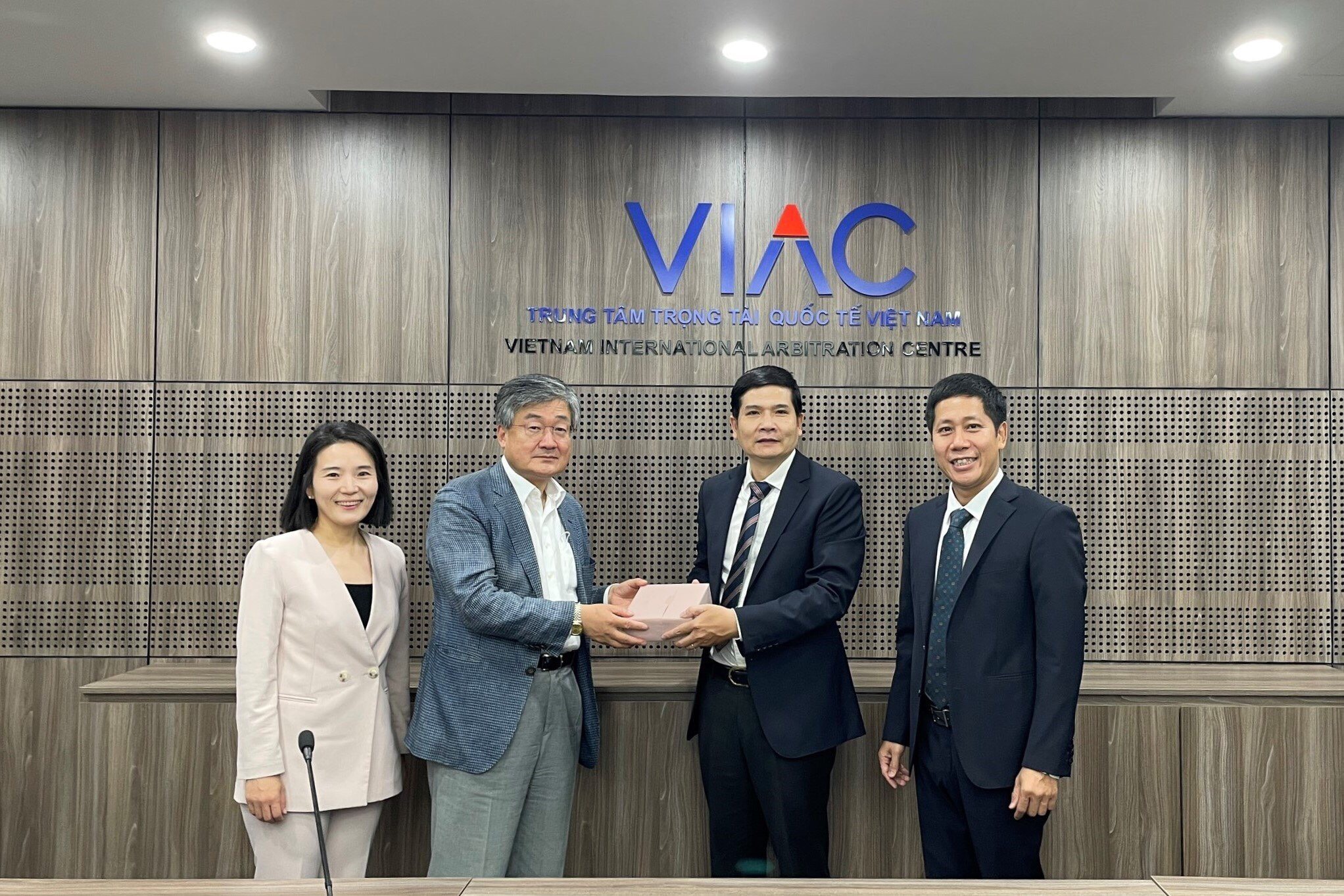 Vietnam Mediation Centre (VMC) extends its international cooperation ...